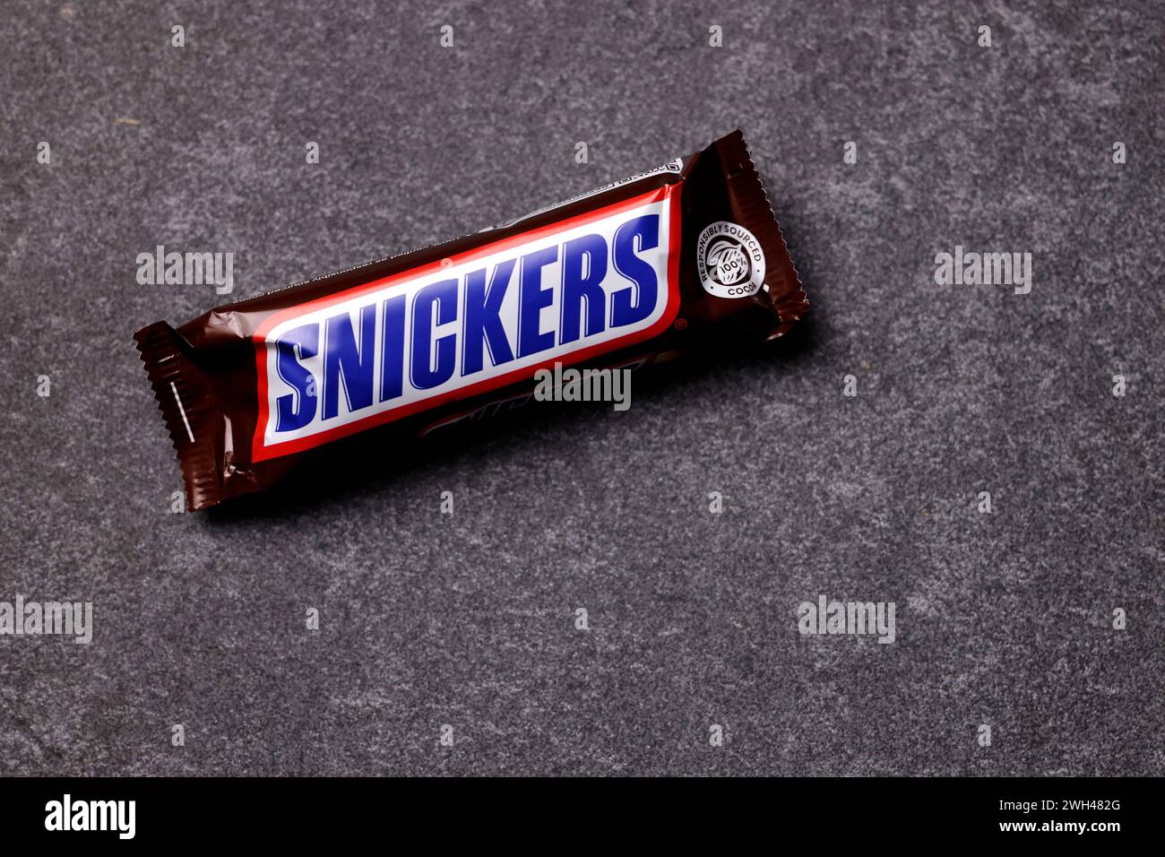 Snickersriegel hi-res stock photography and images - Alamy
