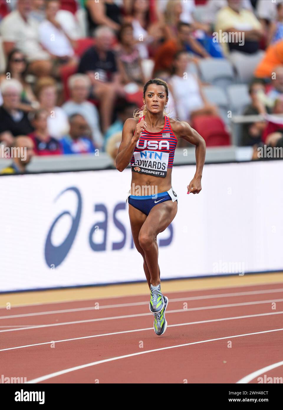 Kaela EDWARDS participating in the 800 meters at the World Athletics ...