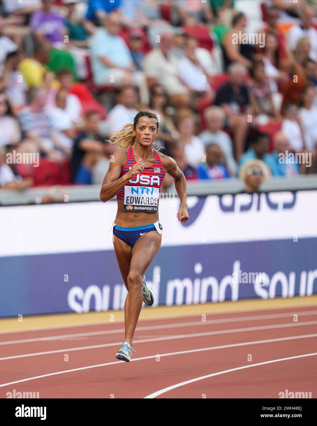 Kaela EDWARDS participating in the 800 meters at the World Athletics ...