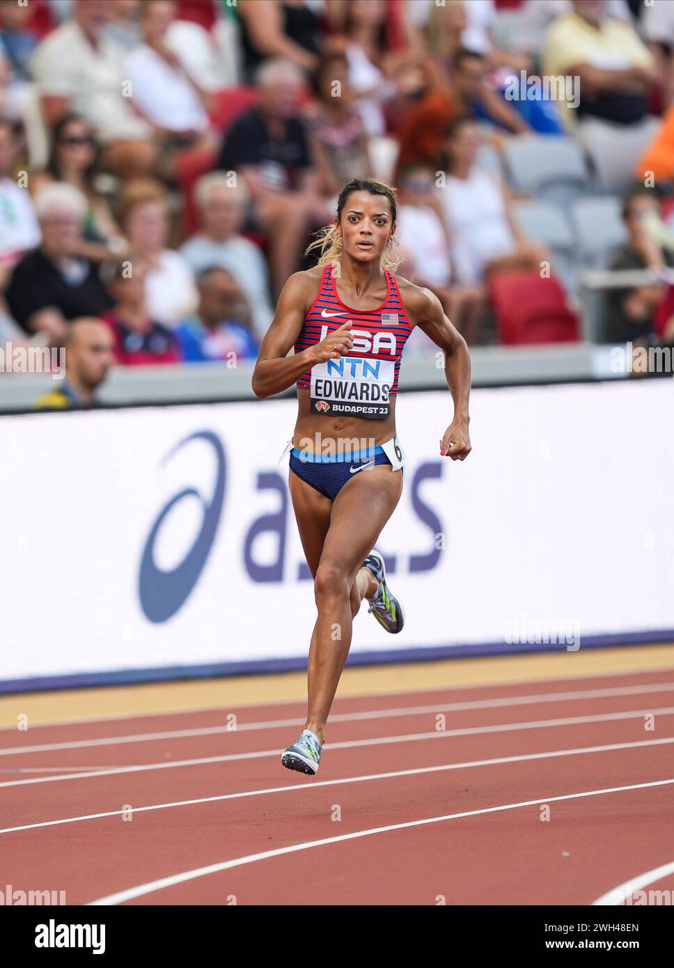 Kaela EDWARDS participating in the 800 meters at the World Athletics ...