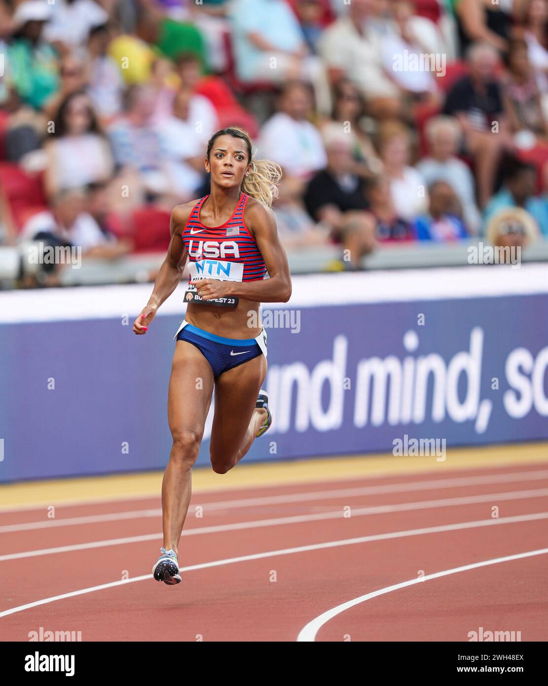 Kaela EDWARDS participating in the 800 meters at the World Athletics ...