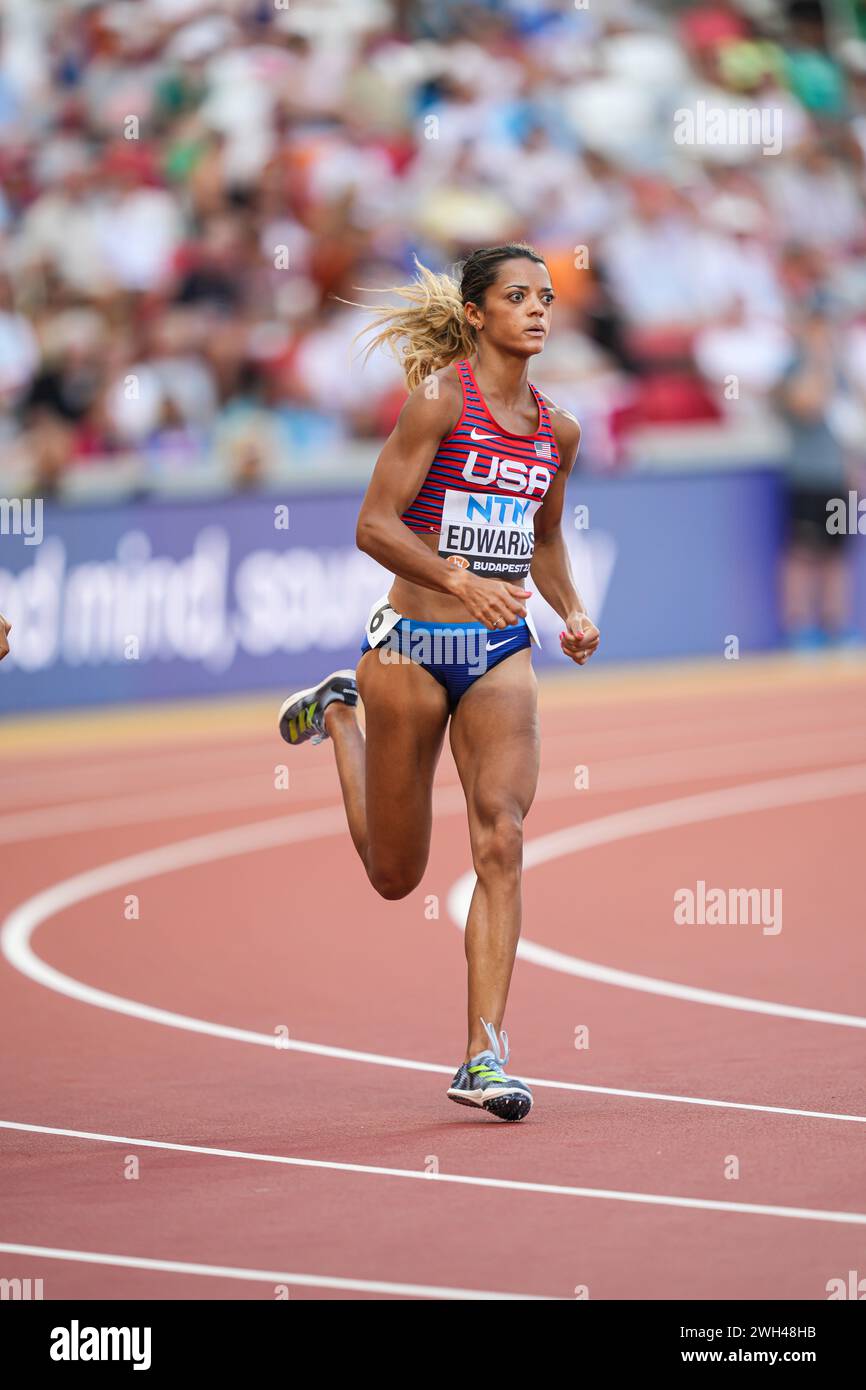 Kaela EDWARDS participating in the 800 meters at the World Athletics ...