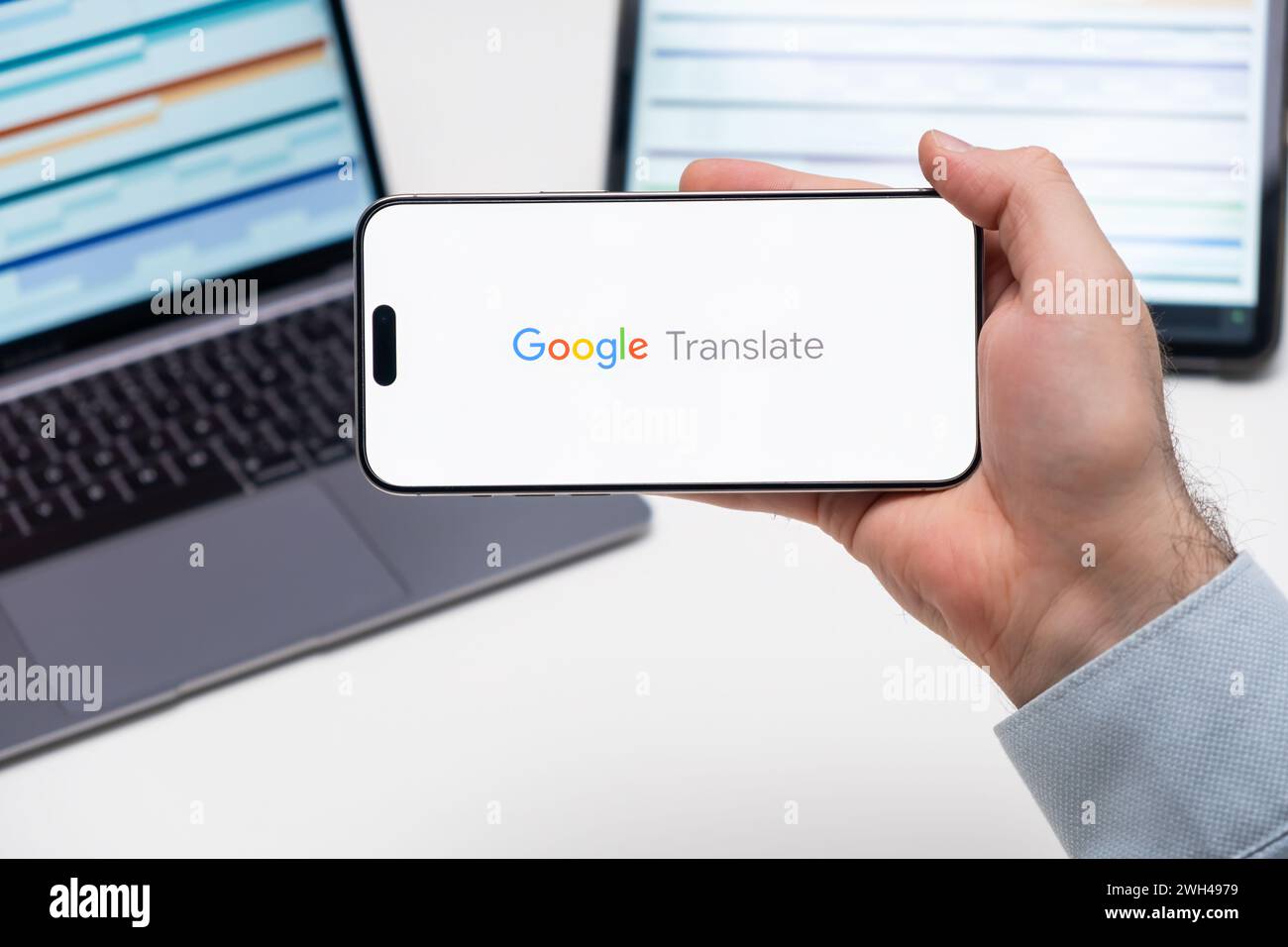Google translate phone app hi-res stock photography and images - Alamy