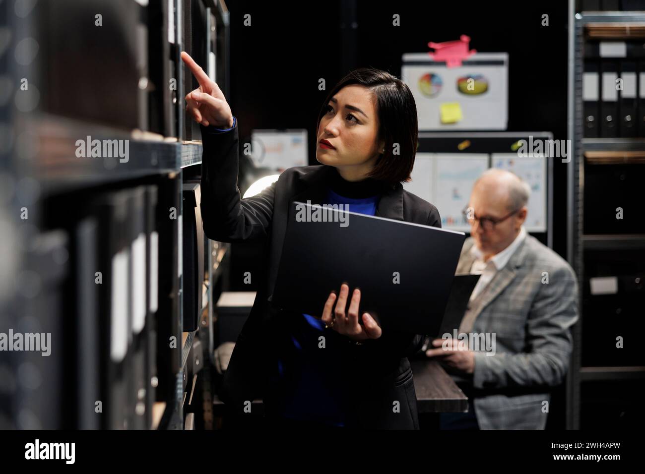 Elderly office archive hi-res stock photography and images - Alamy