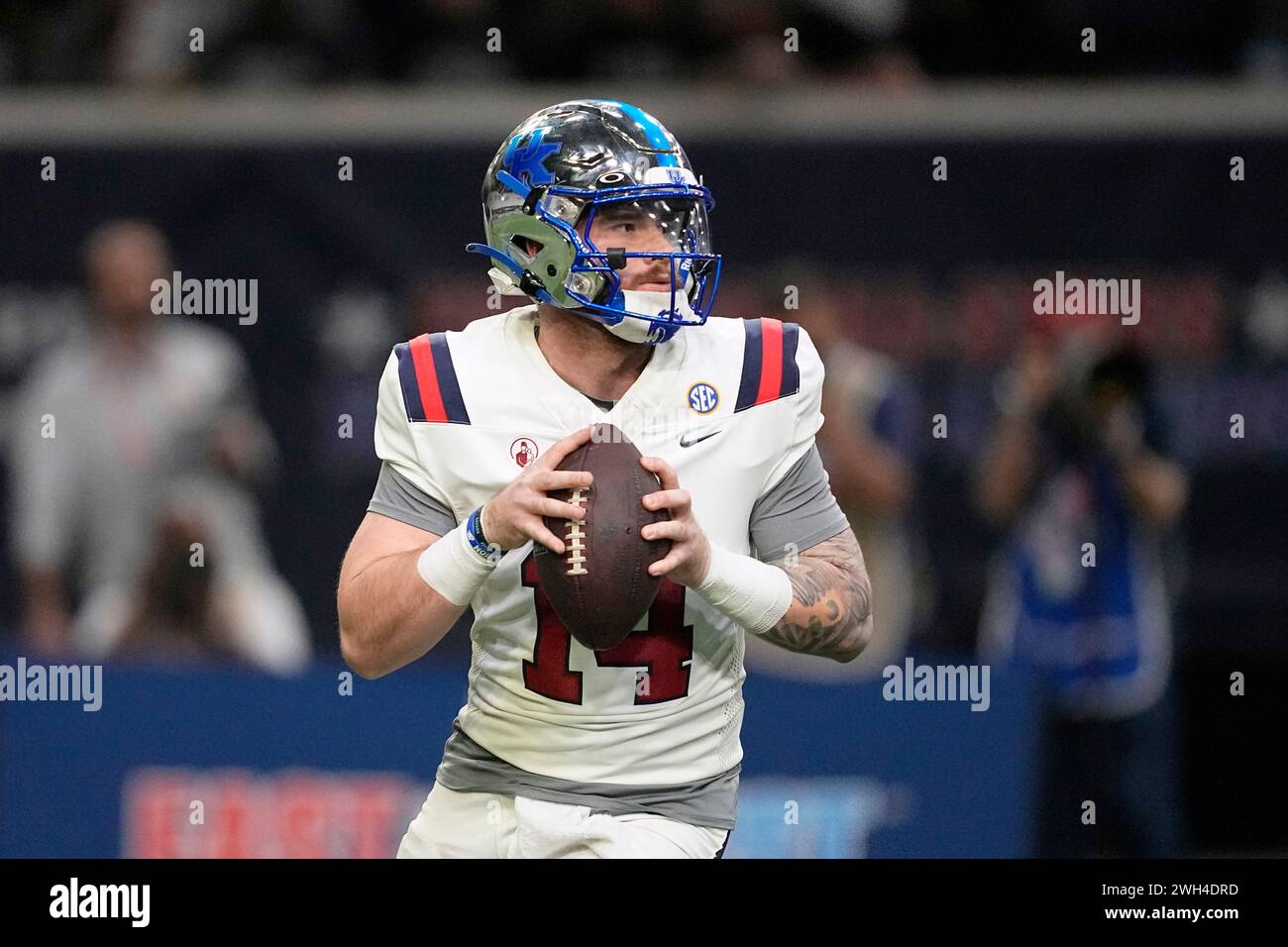 East's Devin Leary, of Kentucky, rolls out of the pocket to pass during ...