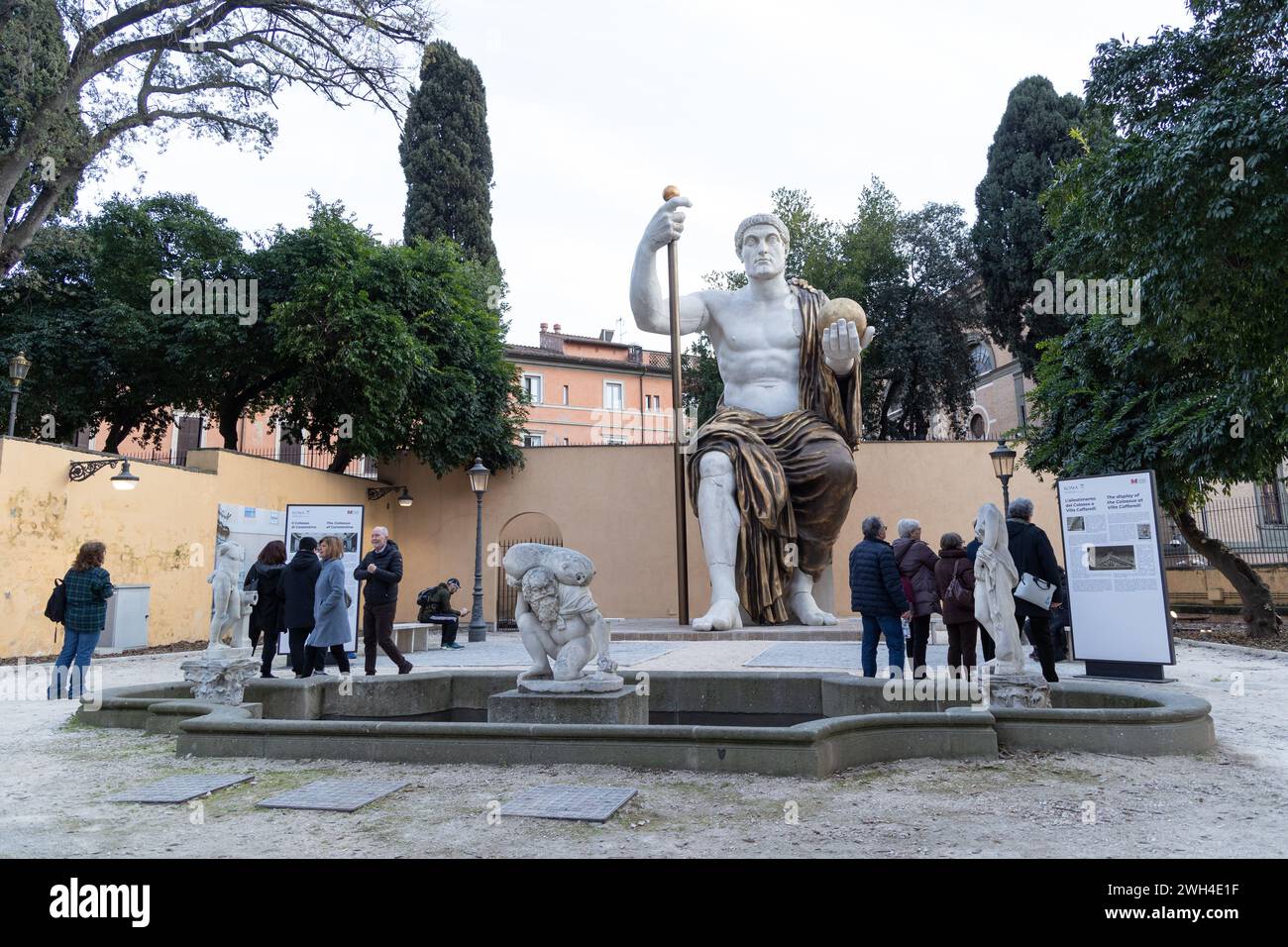 Statue statua villa hi-res stock photography and images - Alamy