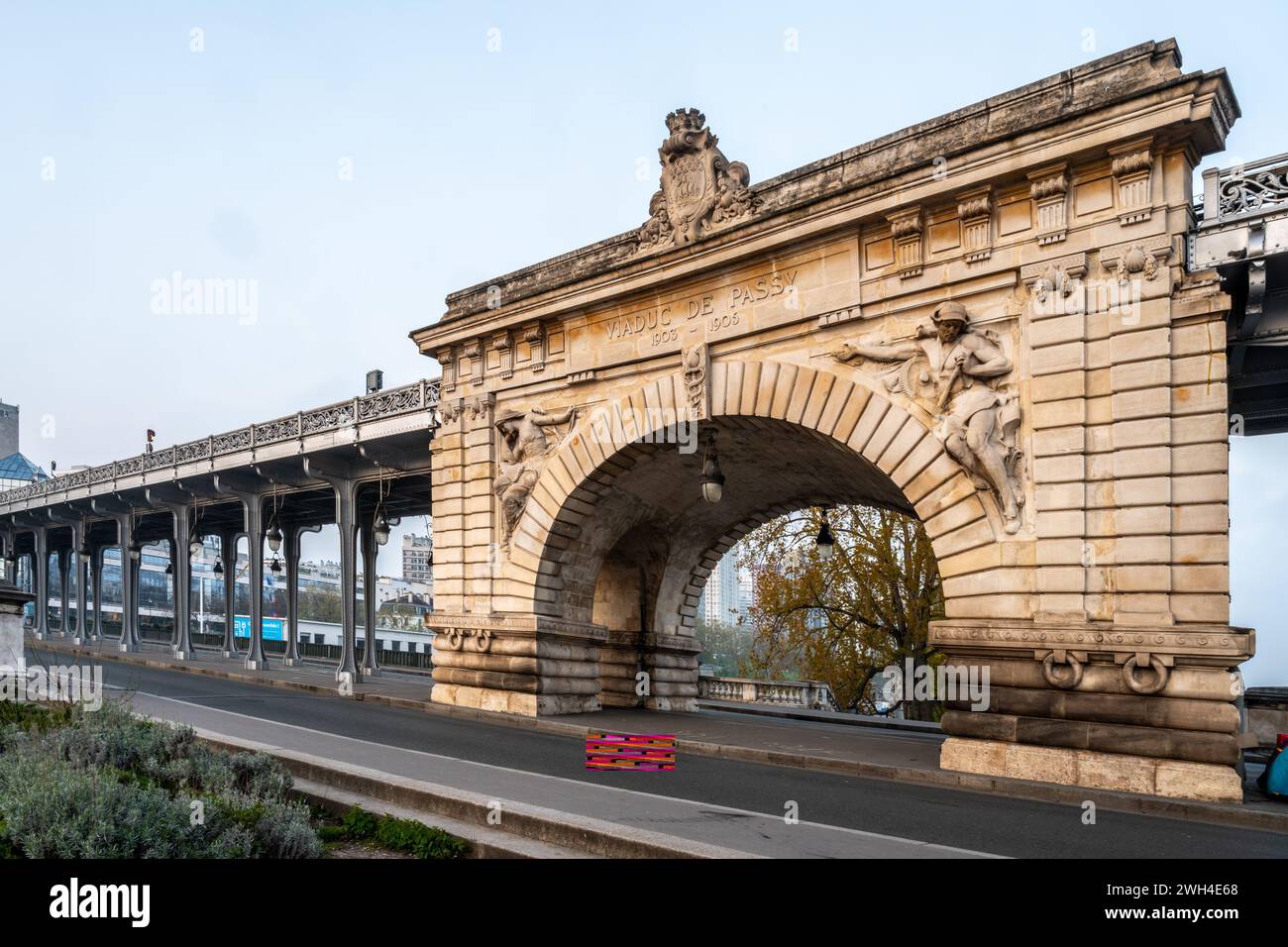 Central arch of historical Bir Hakeim Bridge in Paris, France Stock ...