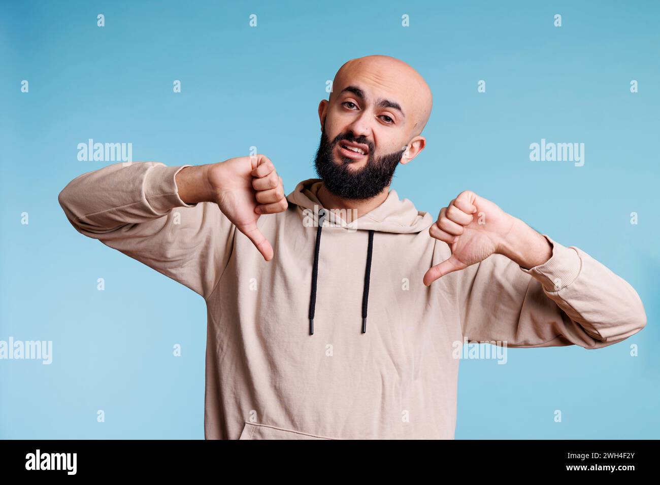 Disapprove face hi-res stock photography and images - Alamy
