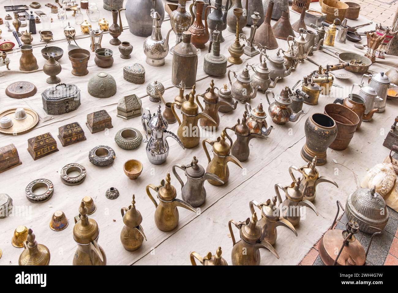 Saudi arabia tea hi-res stock photography and images - Alamy