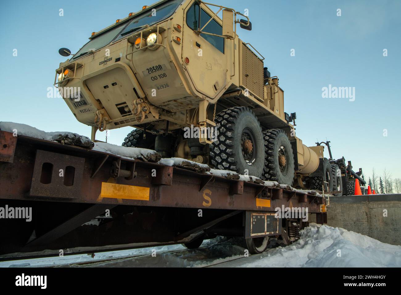 U.S. Army Soldiers assigned to the 17th Combat Support Sustainment ...