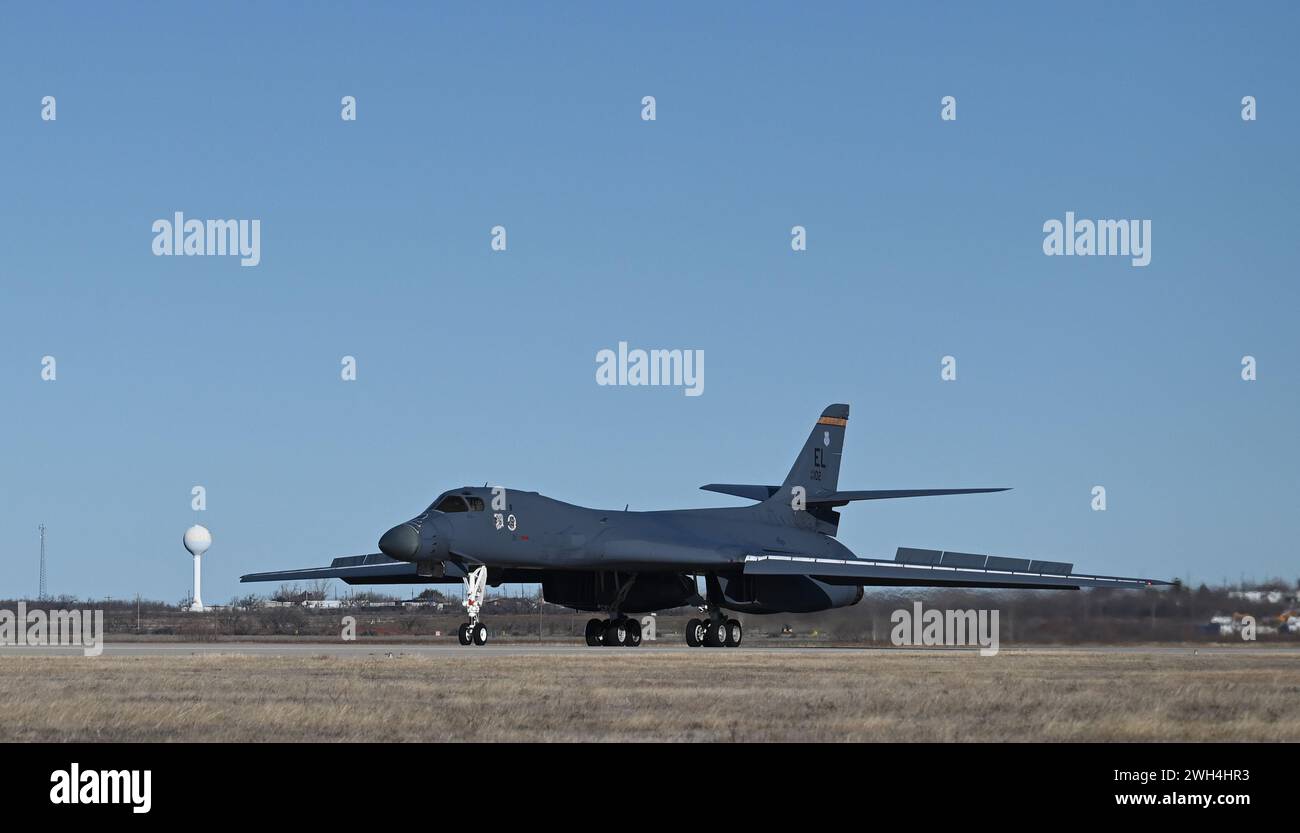 A B-1B Lancer from Ellsworth Air Force Base, South Dakota, lands on the ...