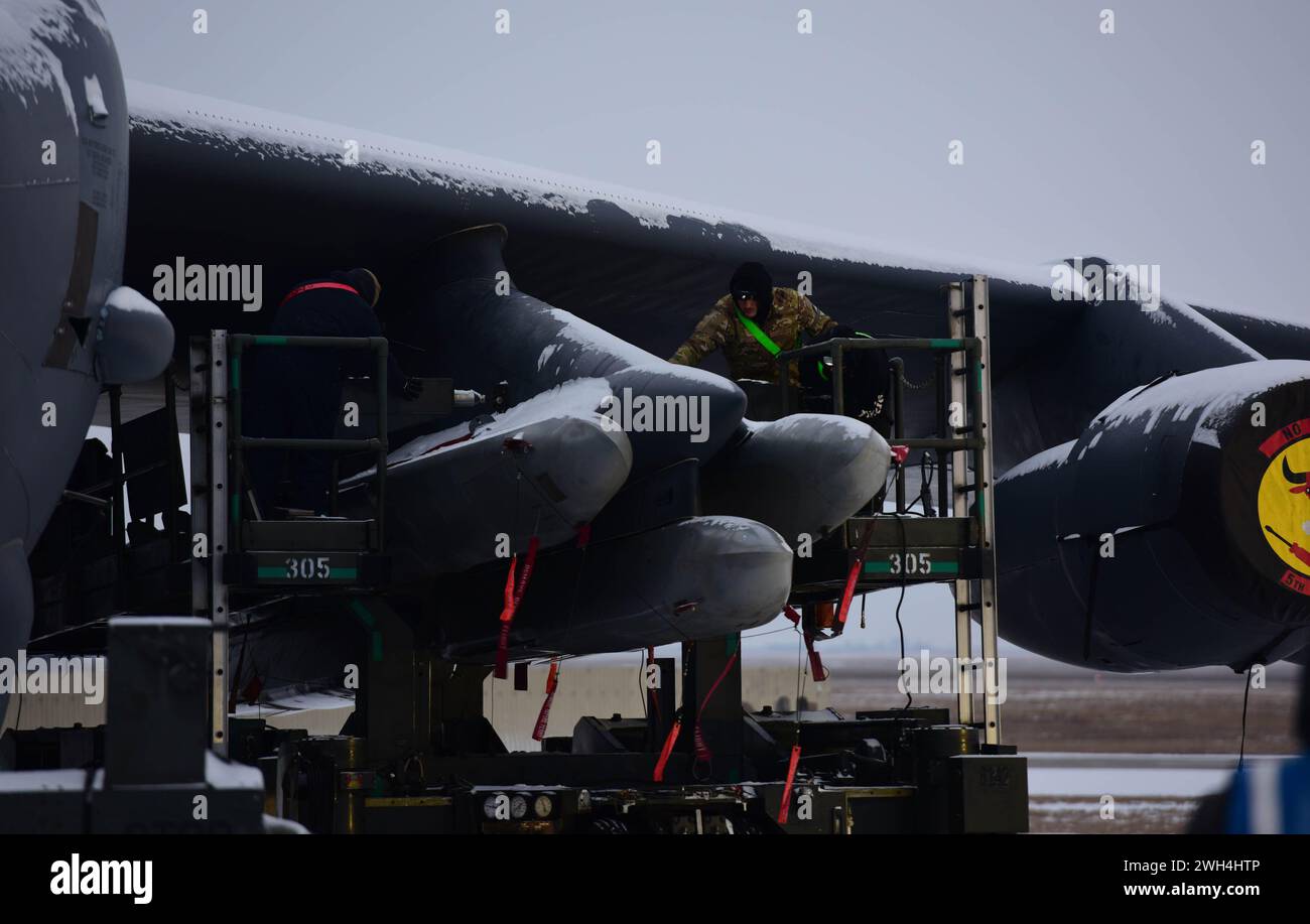 Members of Team Minot load Air-Launched Cruise Missiles onto a B-52H ...