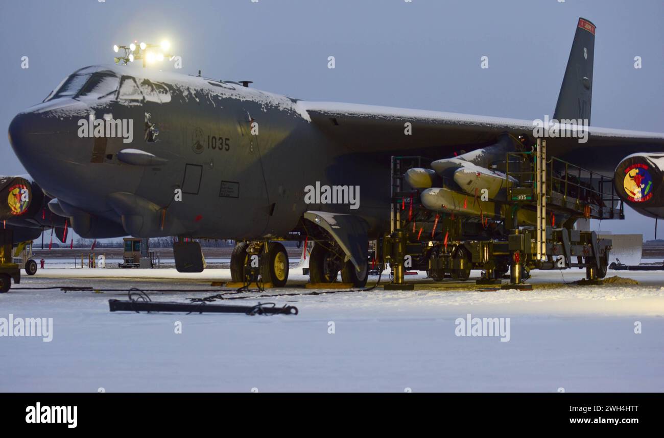 Members of Team Minot load Air-Launched Cruise Missiles onto a B-52H ...