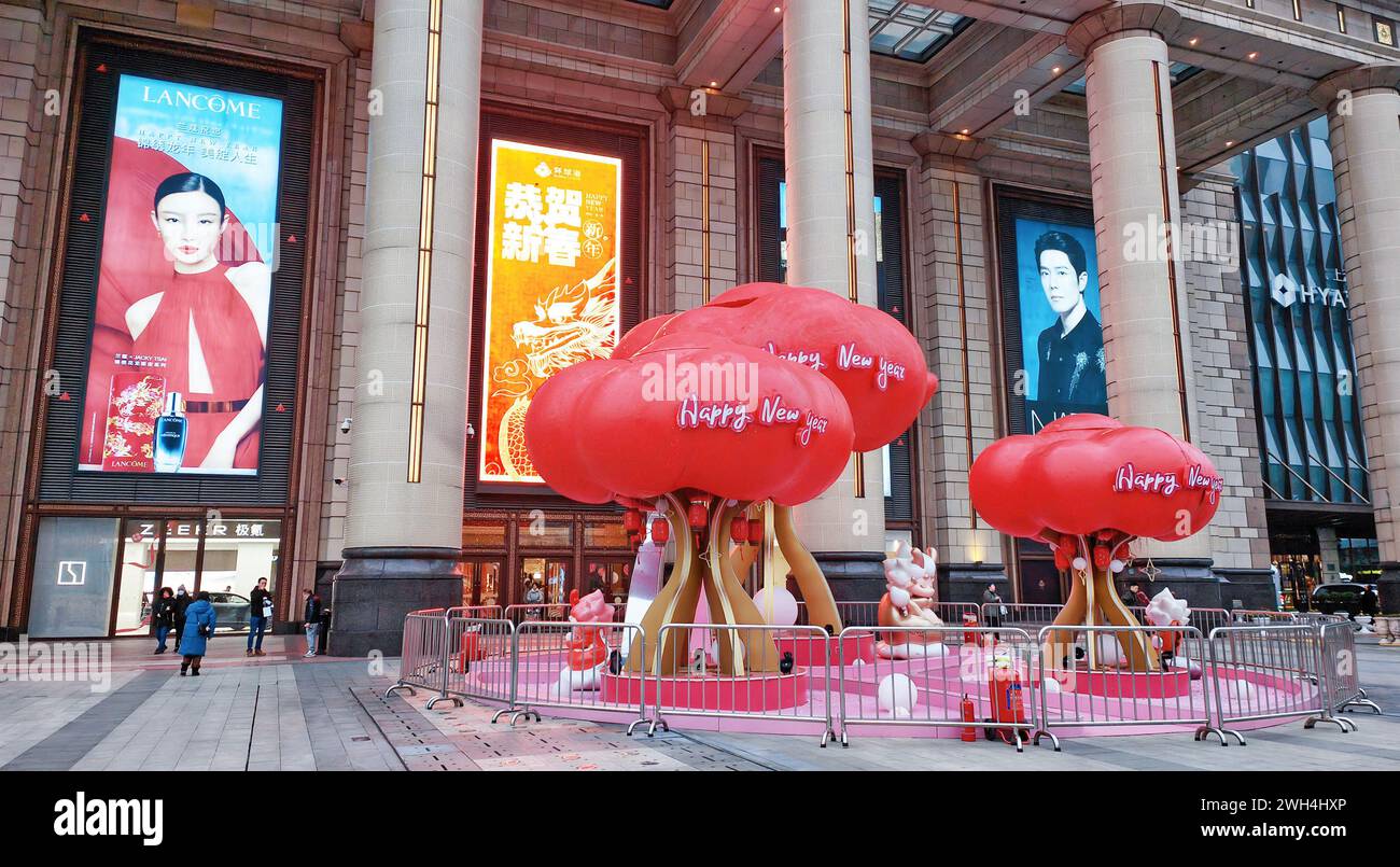 Moon star global harbor mall hi-res stock photography and images - Alamy