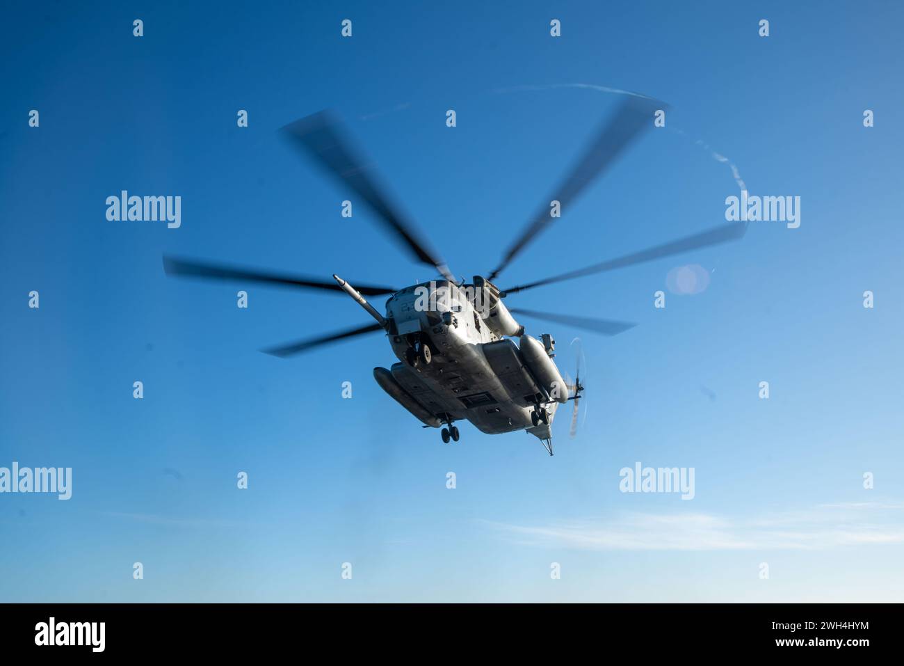 A U.S. Marine Corps CH-53E Super Stallion assigned to Medium Tiltrotor ...