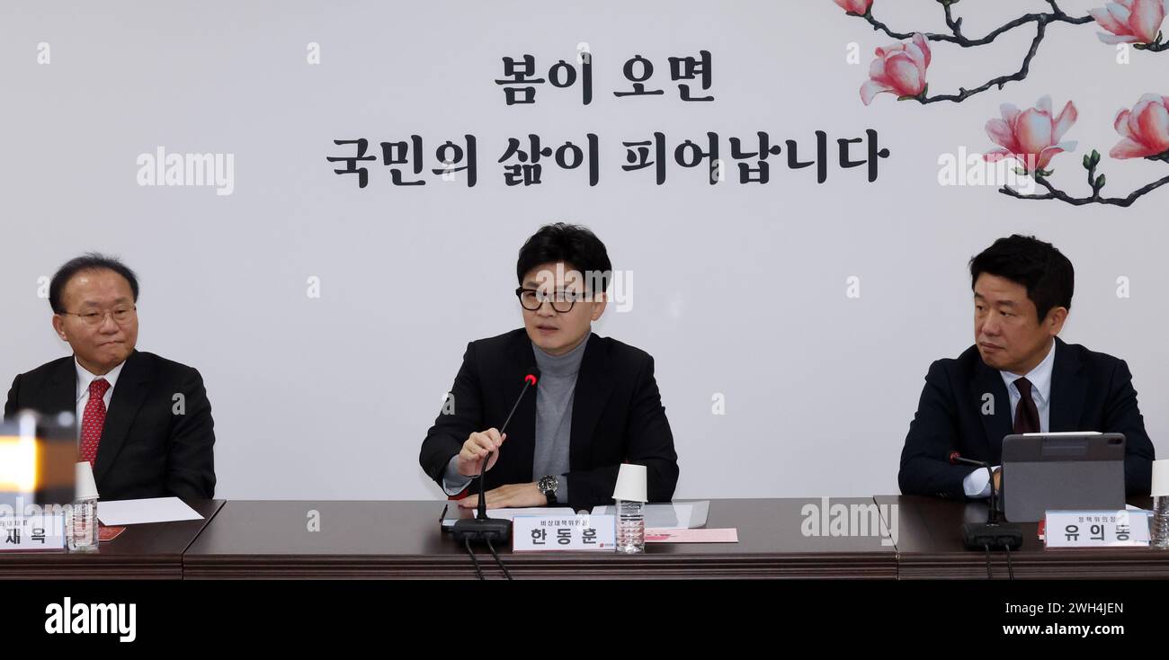 08th Feb, 2024. Ruling party's leader Han Dong-hoon (C), chief of the ...