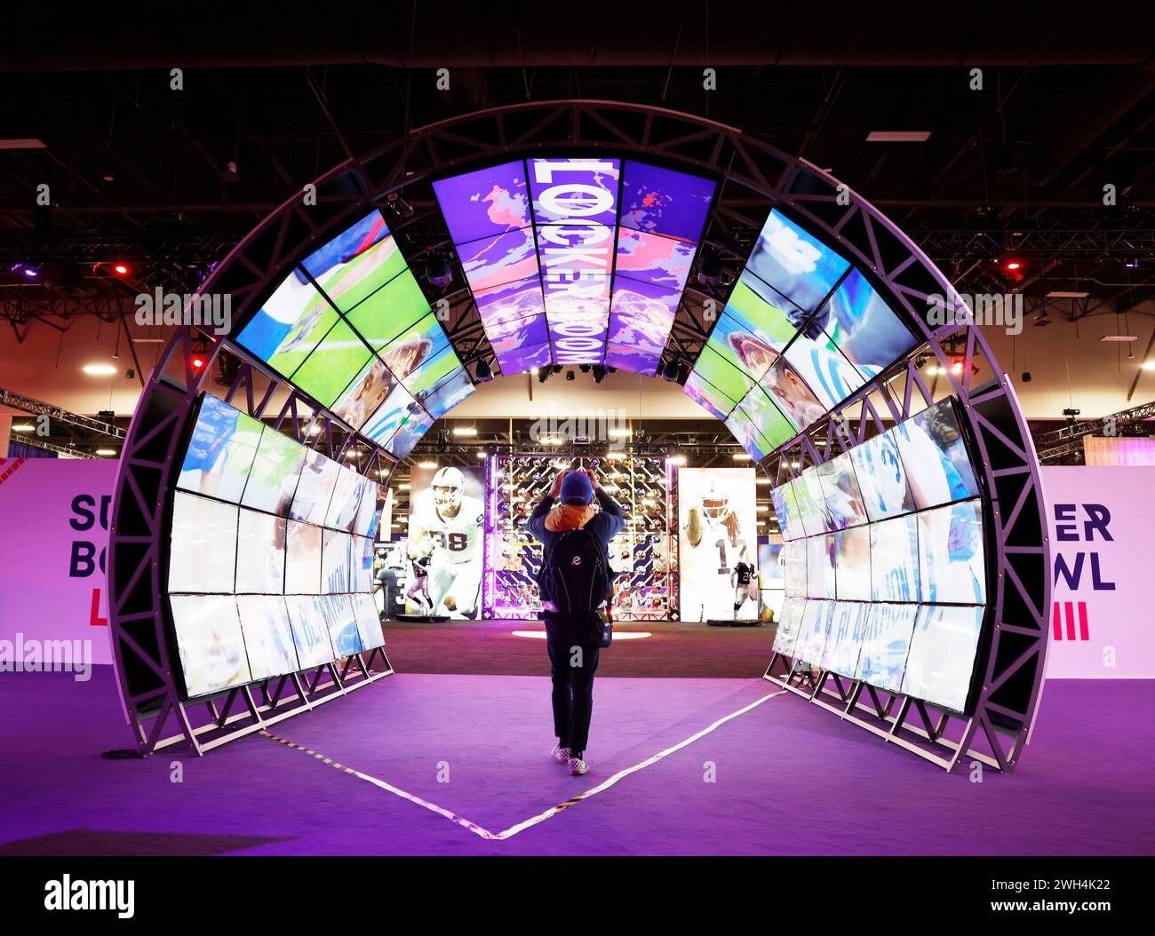 Immersive displays hi-res stock photography and images - Alamy