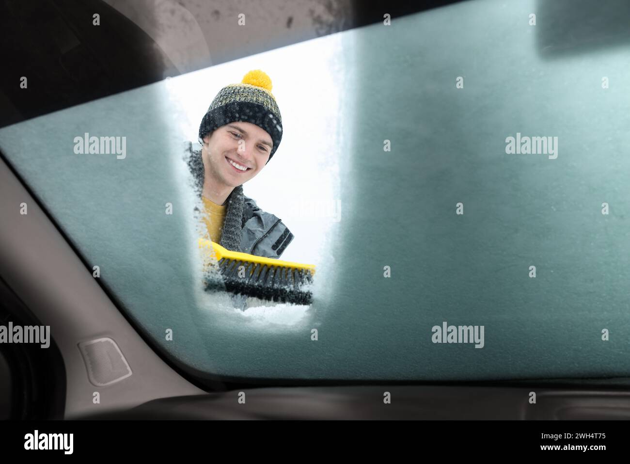 Car windshield view hi-res stock photography and images - Alamy