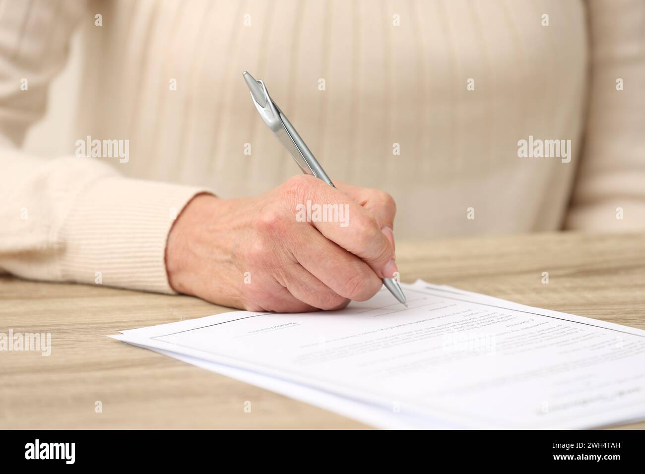 Senior hand signing hi-res stock photography and images - Alamy