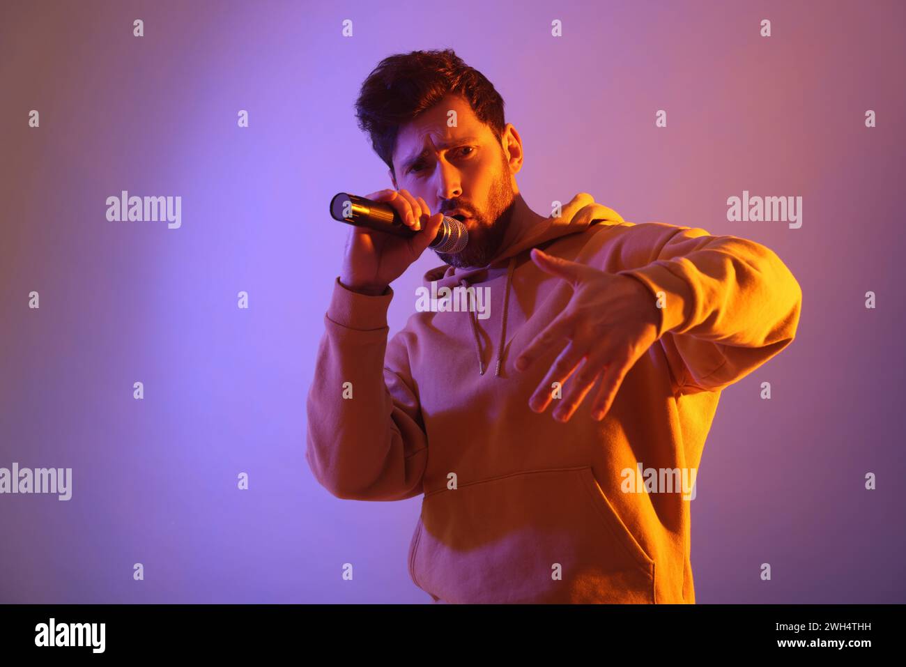 Singer with microphone rapping in color lights Stock Photo - Alamy Singer with microphone rapping in color lights Stock Photo - Alamy