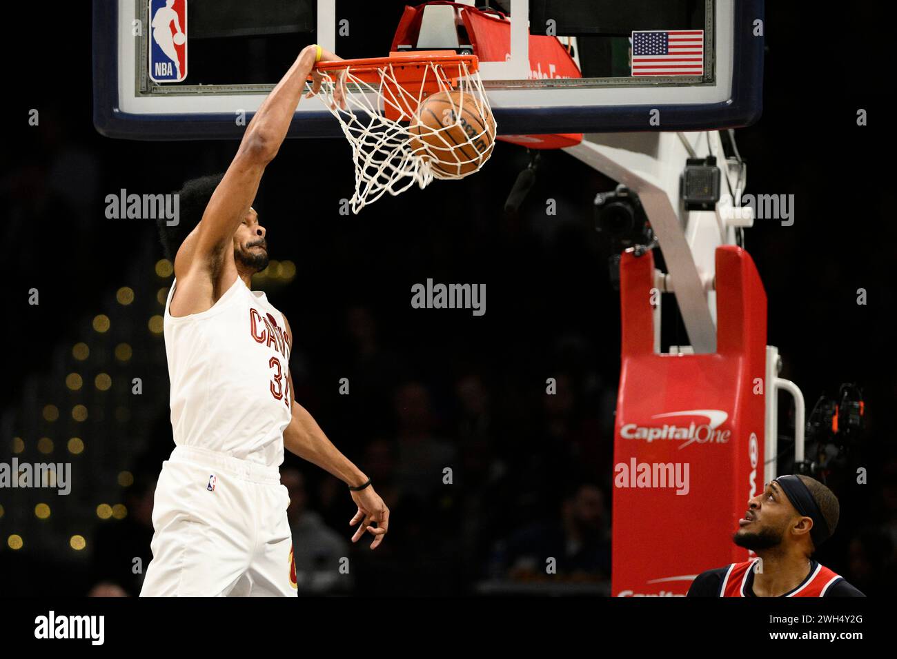 Cleveland Cavaliers center Jarrett Allen (31) dunks against Washington ...