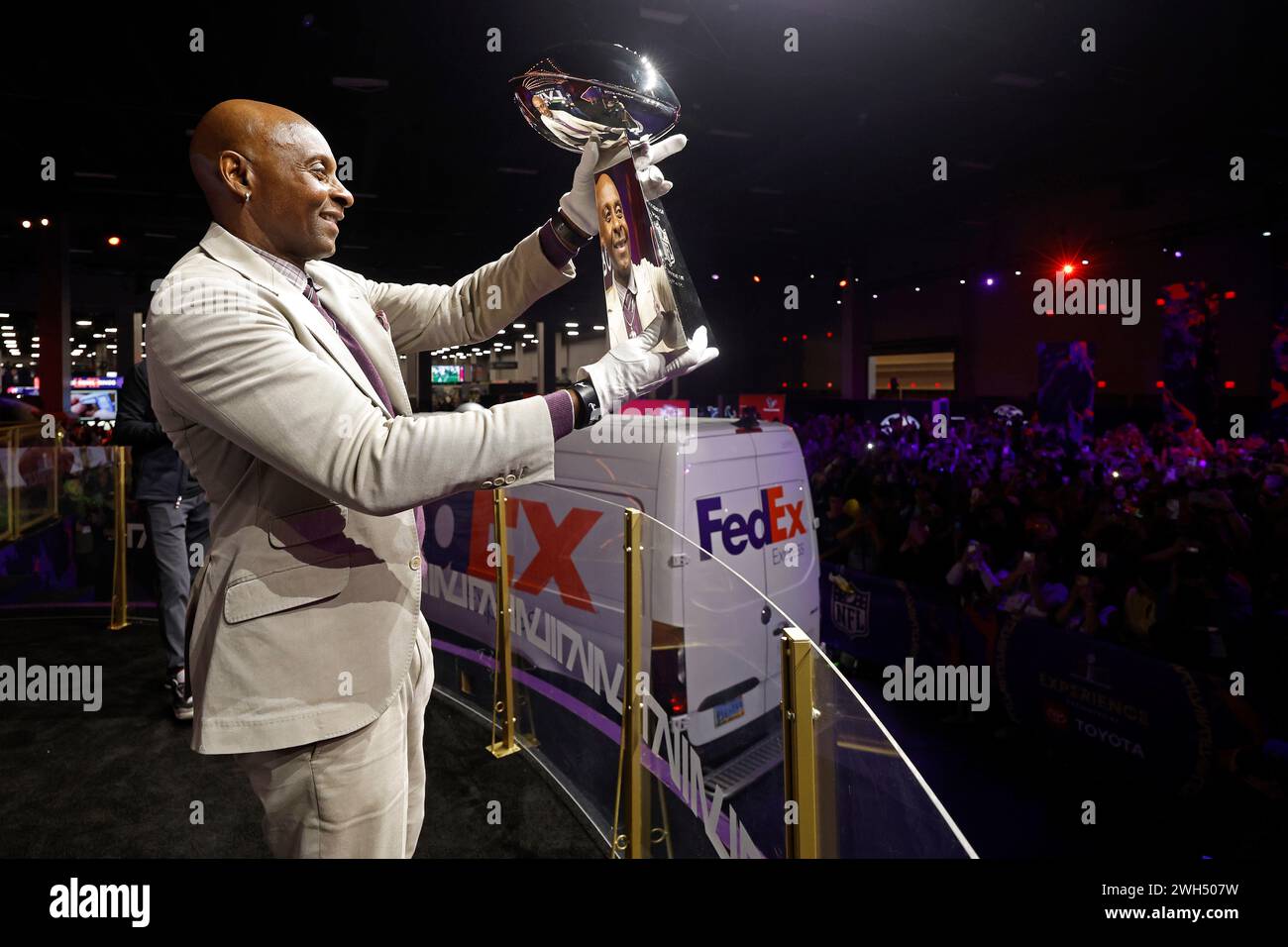 IMAGE DISTRIBUTED FOR FEDEX - NFL legend Jerry Rice, a three-time Super ...