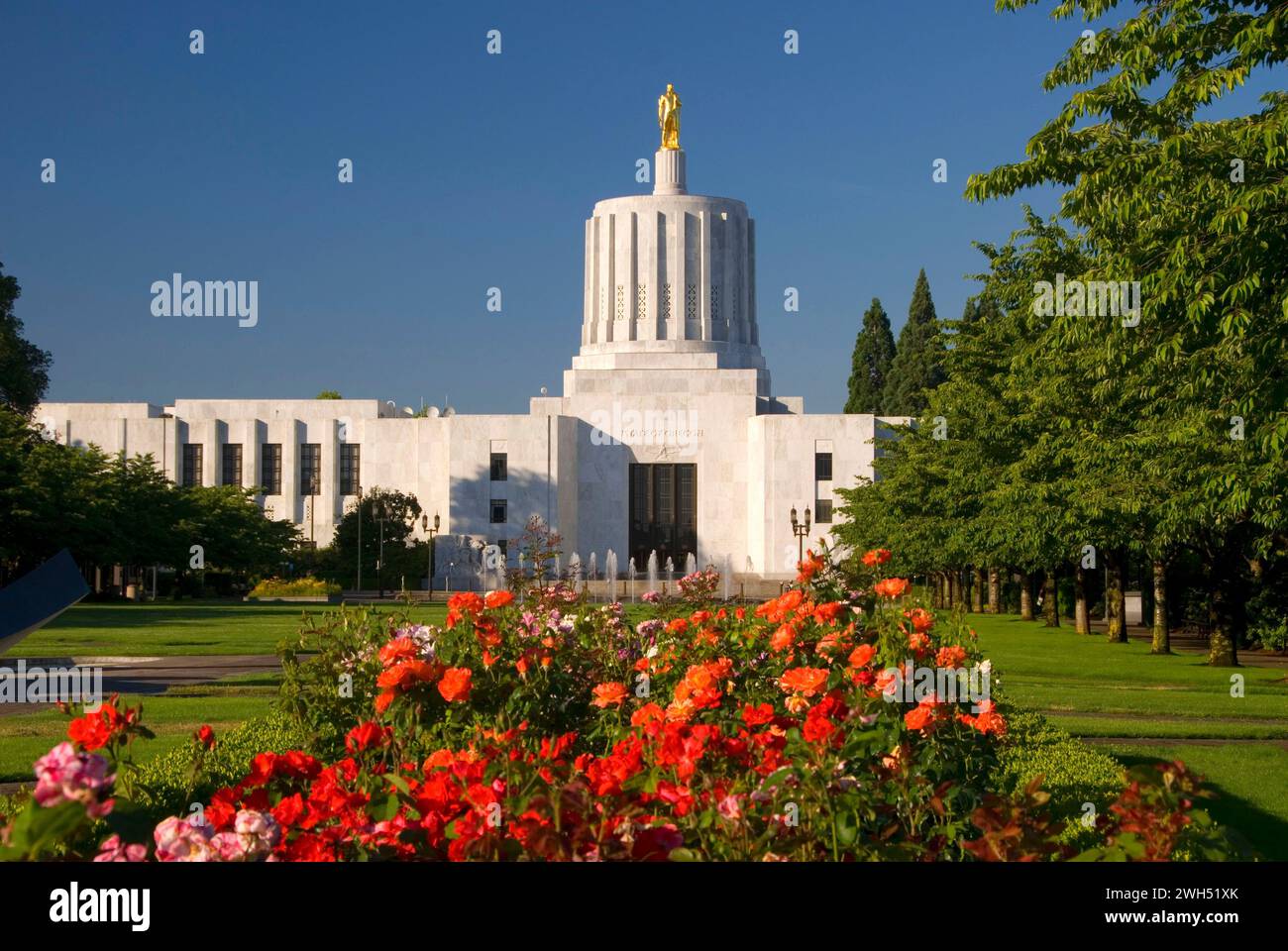 Capitol with flowers, Oregon State Capitol, State Capitol State Park ...