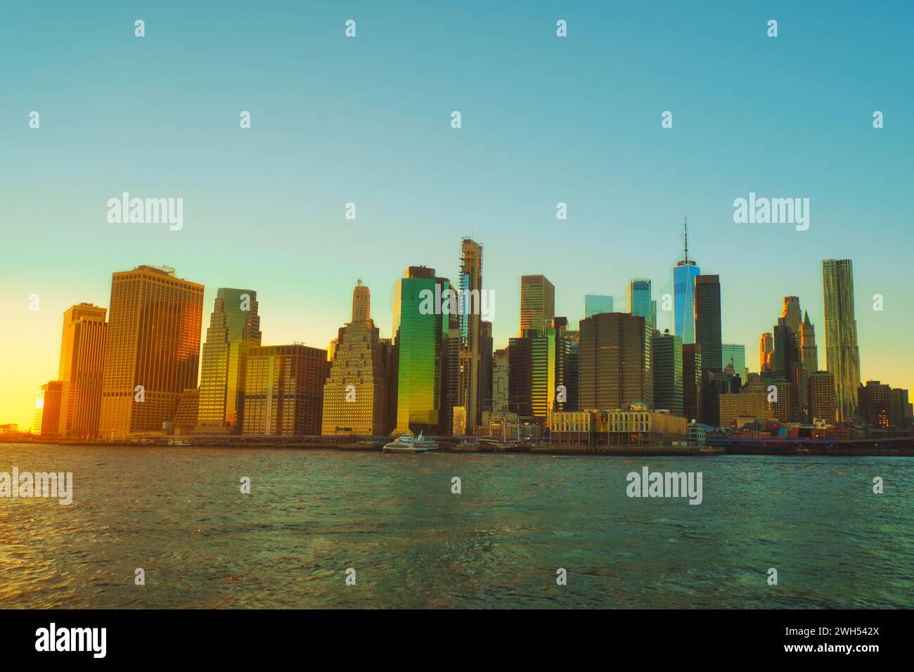 Panoramic manhattan skyline dawn hi-res stock photography and images ...