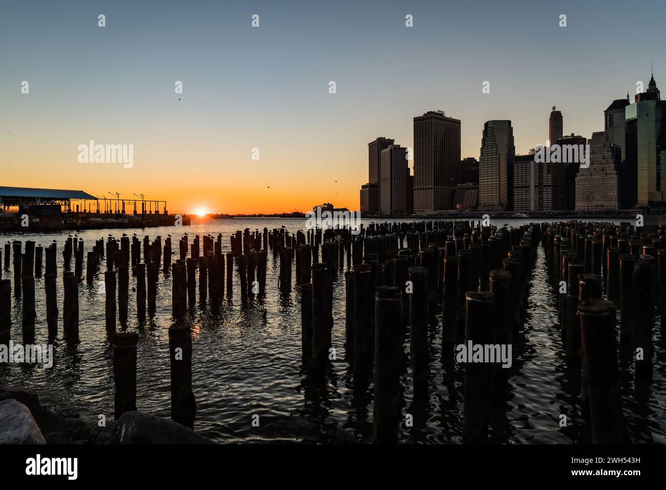 New york city beautiful sunset hi-res stock photography and images - Alamy