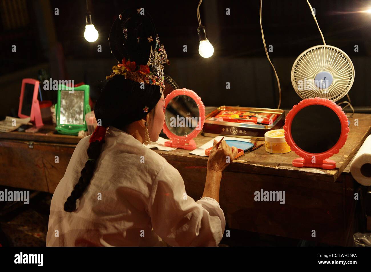 Chinese opera character hi-res stock photography and images - Alamy