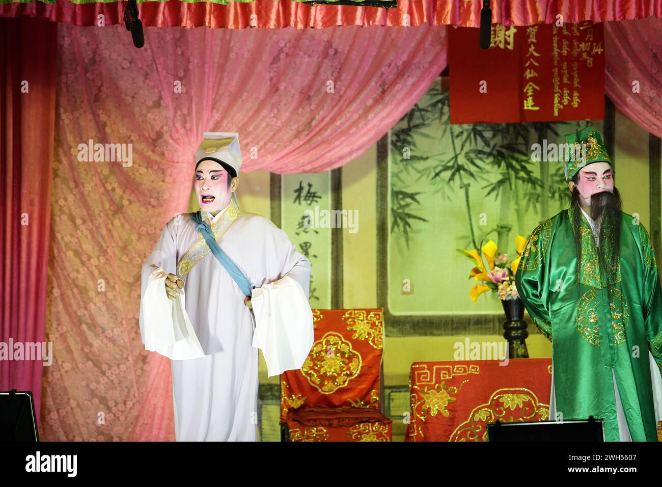 Cantonese opera singer hi-res stock photography and images - Alamy