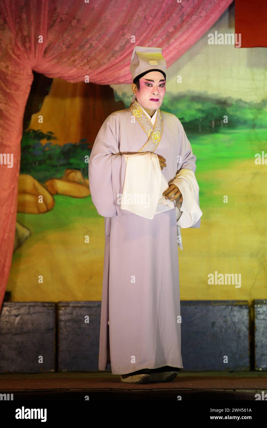 Cantonese opera singer hi-res stock photography and images - Alamy