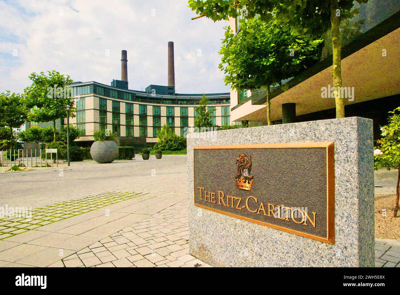 Hotel The Ritz-Carlton am VW Gelände in Wolfsburg - gesehen am 17.08. ...