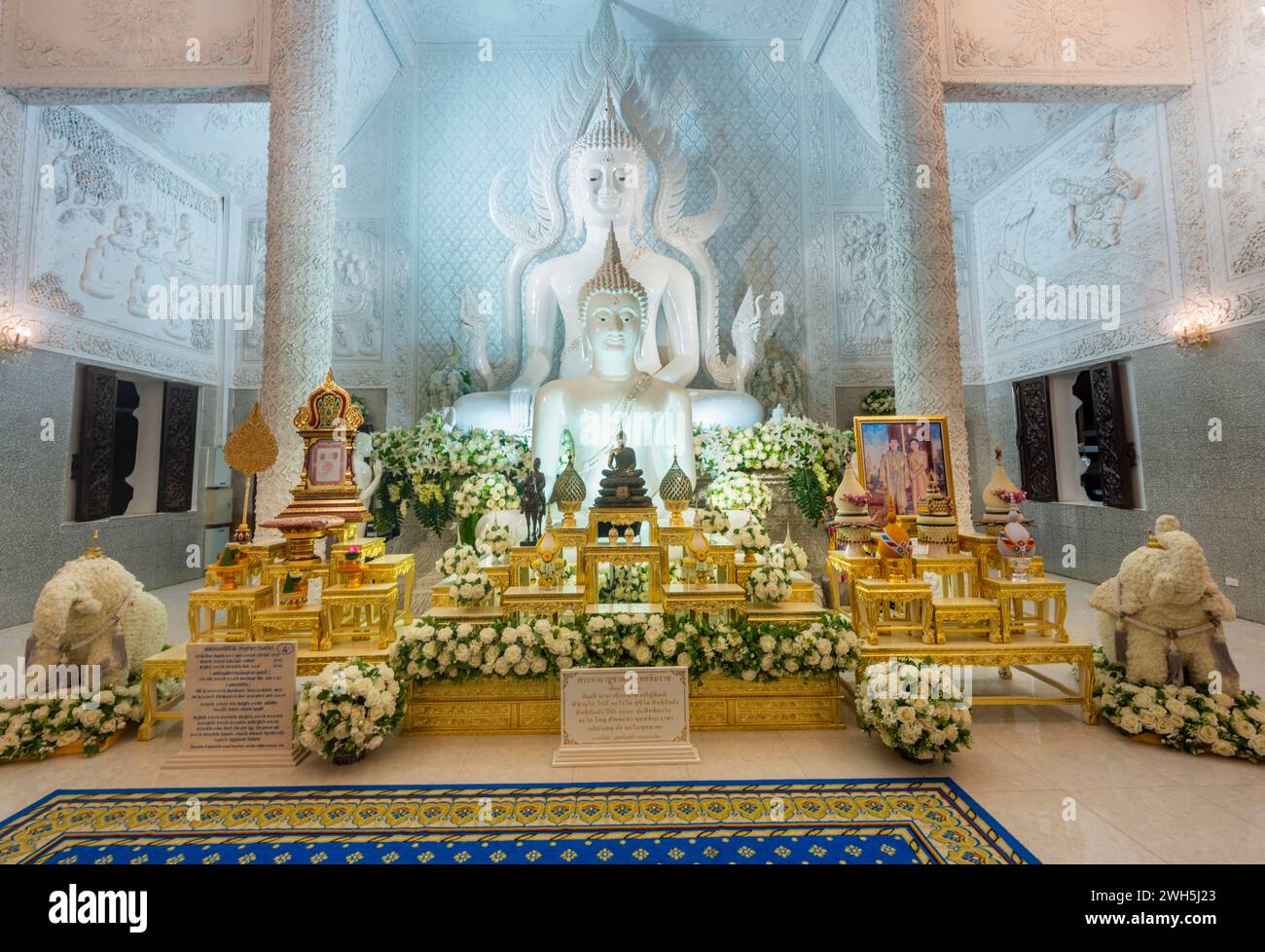 Relatively modern Thai interior design.Beautifully illuminated shiny ...