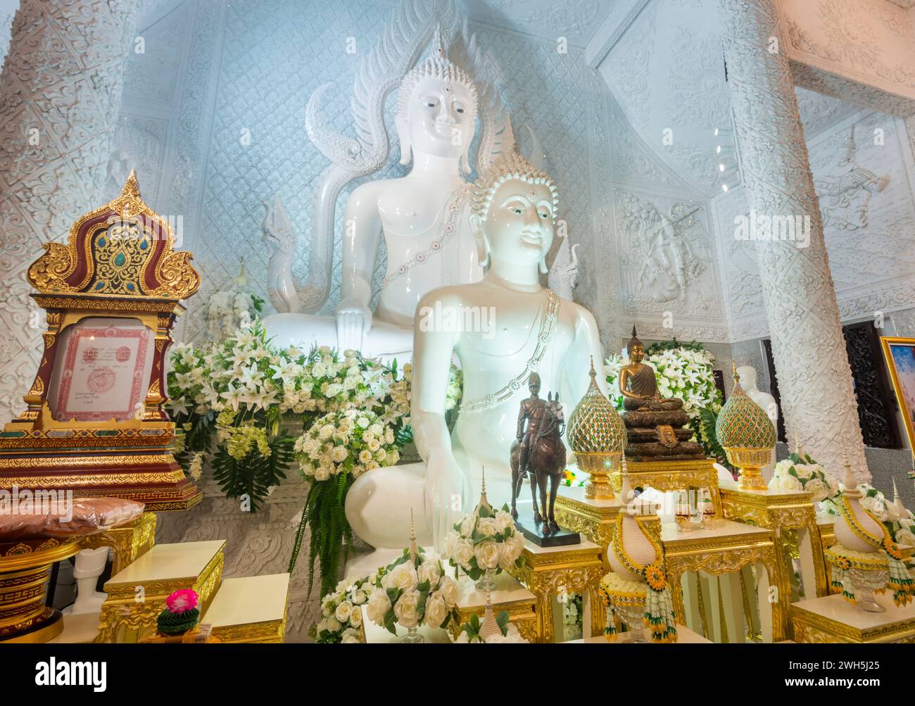 Relatively modern Thai interior design.Beautifully illuminated shiny ...