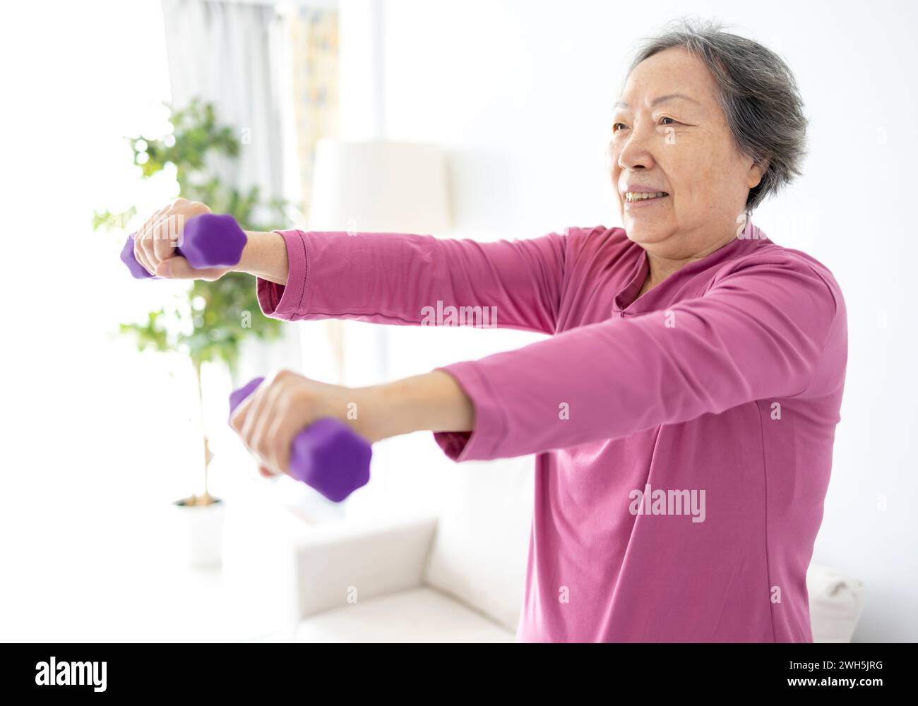 Dumbbell exercises for elderly hi-res stock photography and images - Alamy