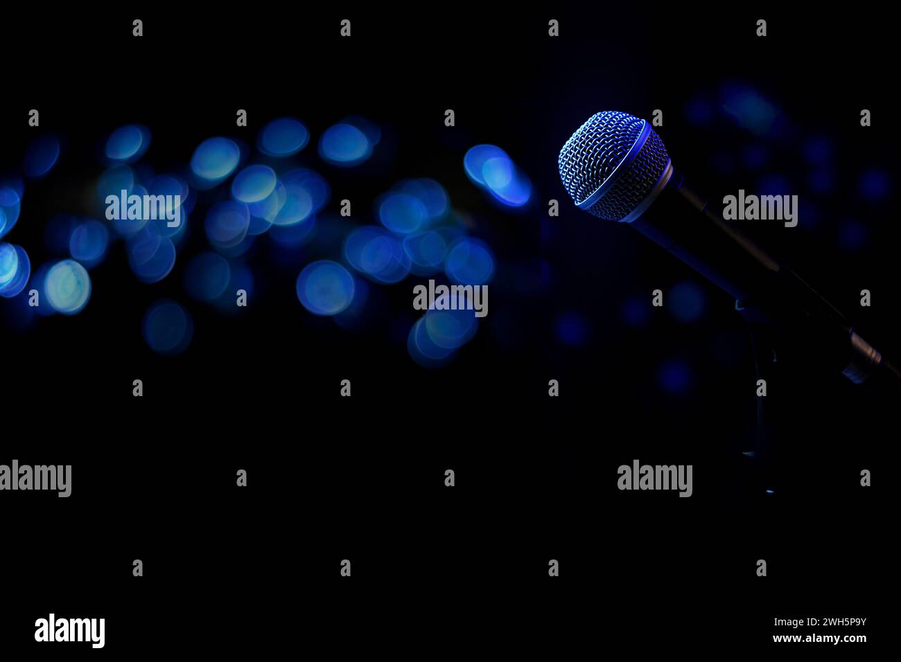 Live music background with microphone and stage lights Stock Photo - Alamy