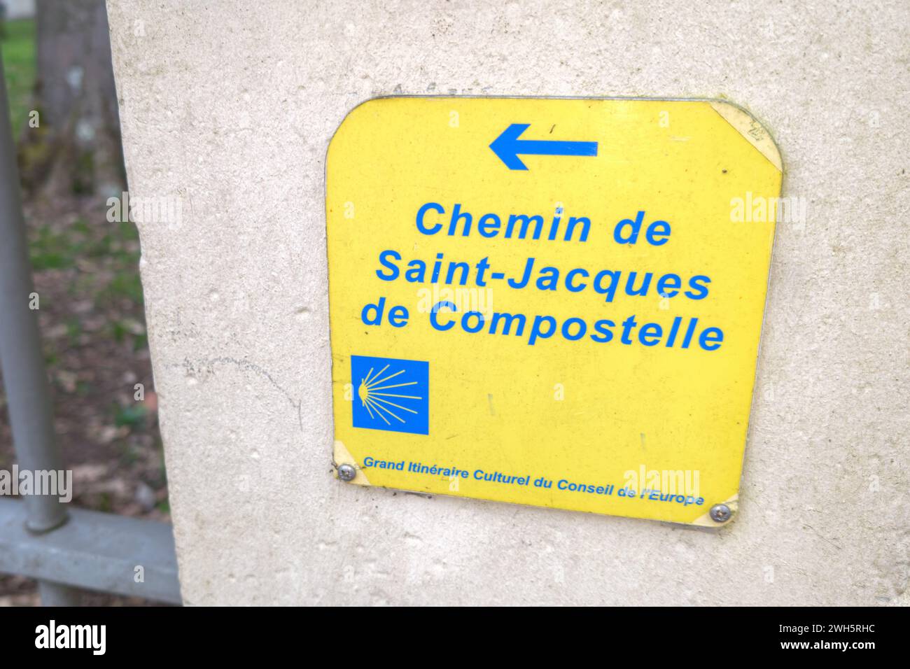 Bordeaux , France - 02 07 2024 : Shell mosaic sign text and brand logo ...