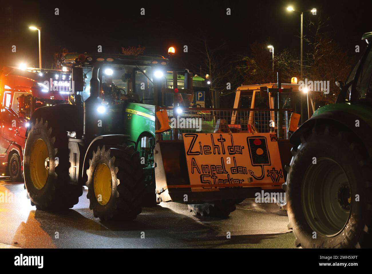 Traktor zieht traktor hi-res stock photography and images - Alamy