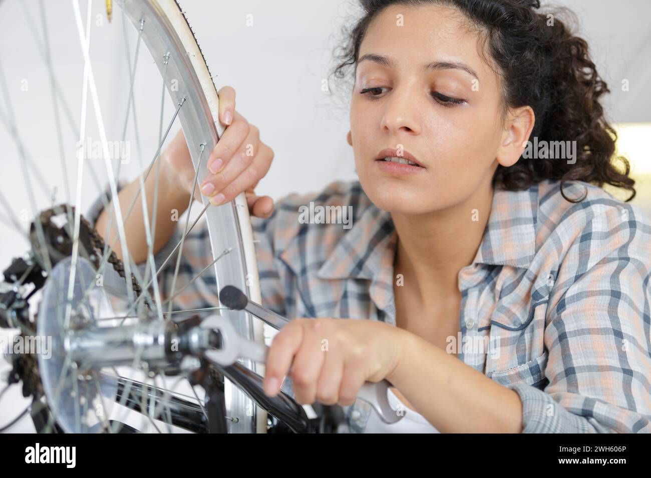 Fixes cycle hi-res stock photography and images - Alamy