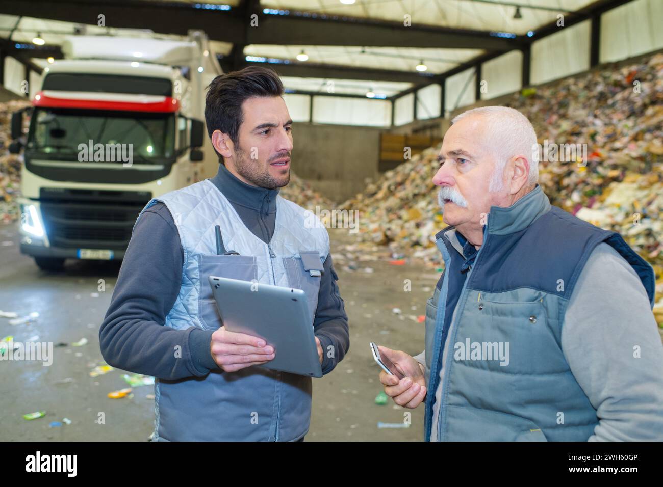 garbage recycling plant worker Stock Photo - Alamy
