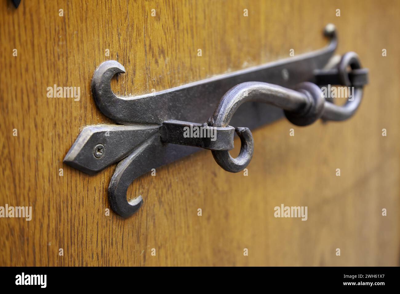 Detail of an old handle to open a door Stock Photo - Alamy