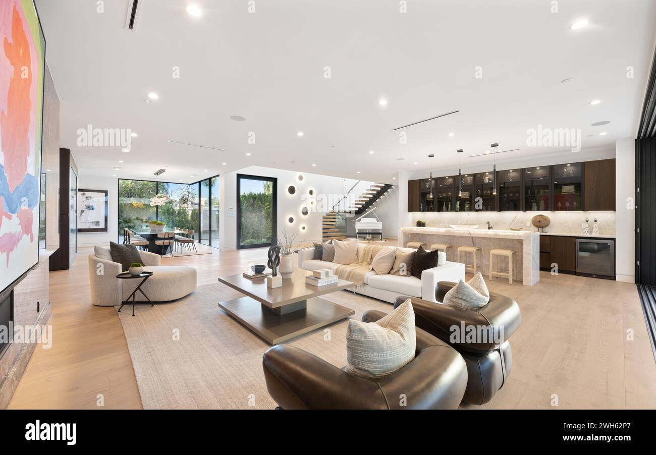 Large luxury open plan living hi-res stock photography and images - Alamy
