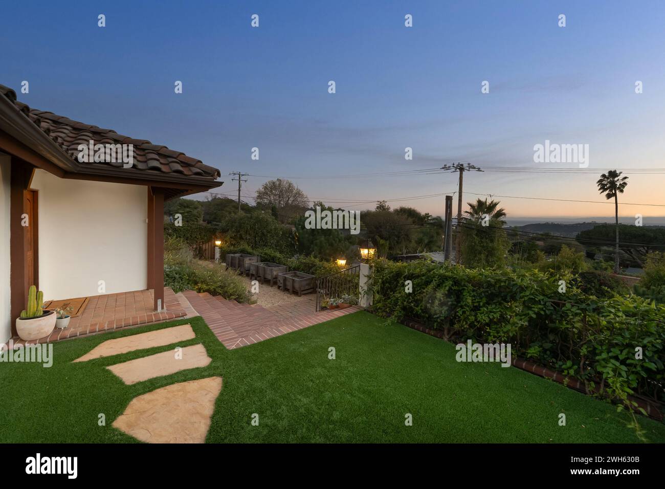 Lush greenery hi-res stock photography and images - Alamy