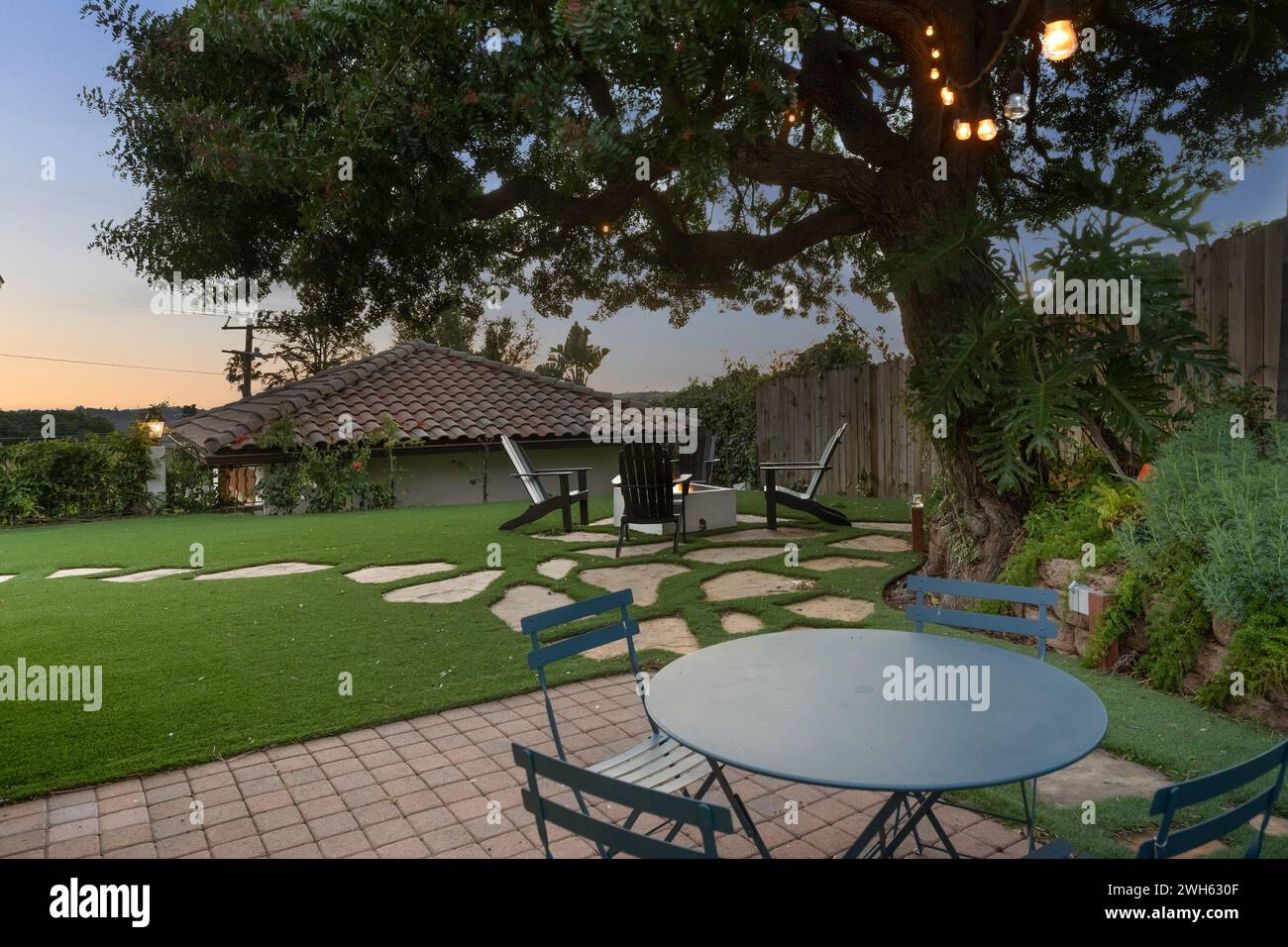 Beautiful green backyard hi-res stock photography and images - Alamy