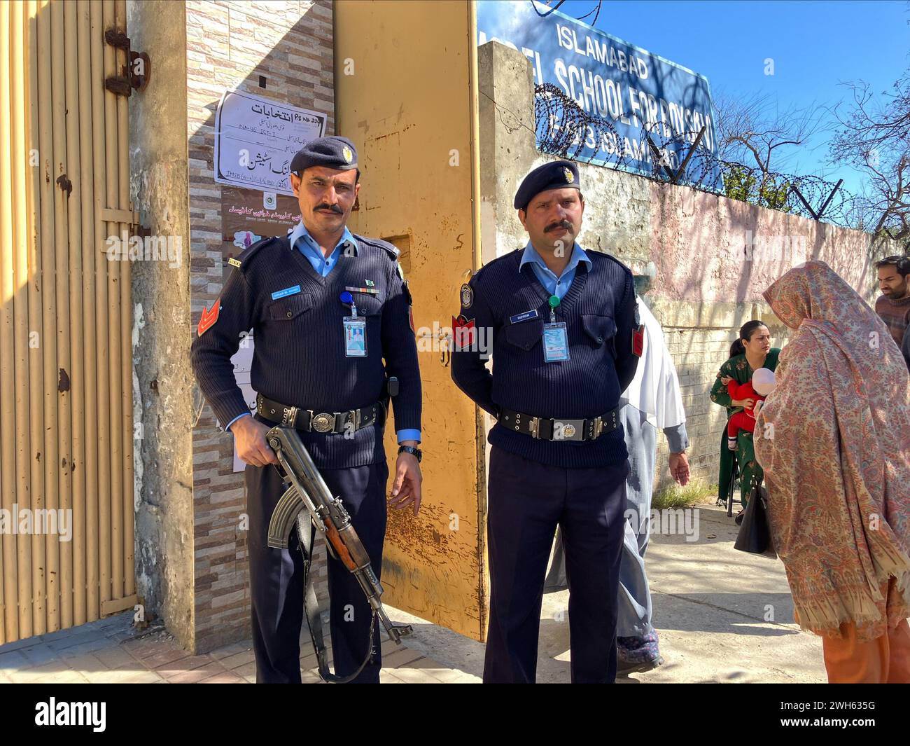 Guard security islamabad pakistan hi-res stock photography and images ...