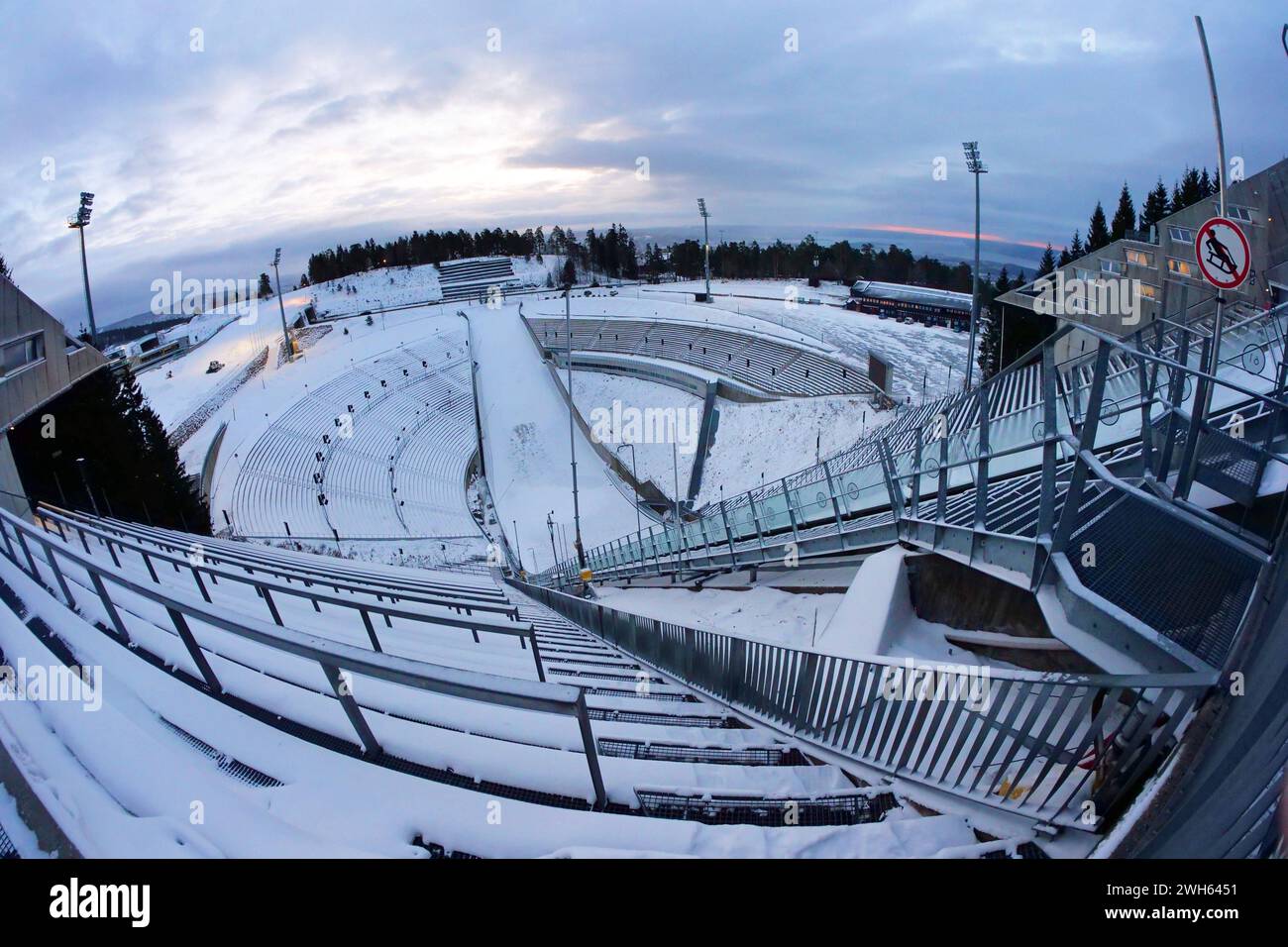 Skisprungschanze Holmenkollen in Oslo in verschiedenen Ansichten ...