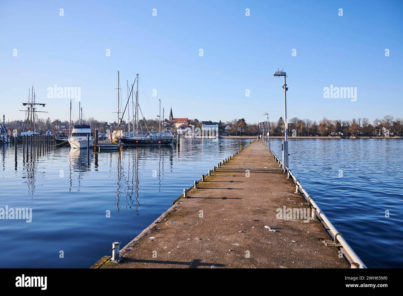 Ostseehafen Eckernförde, Hafenatmosphäre, Mole im Stadthafen ...