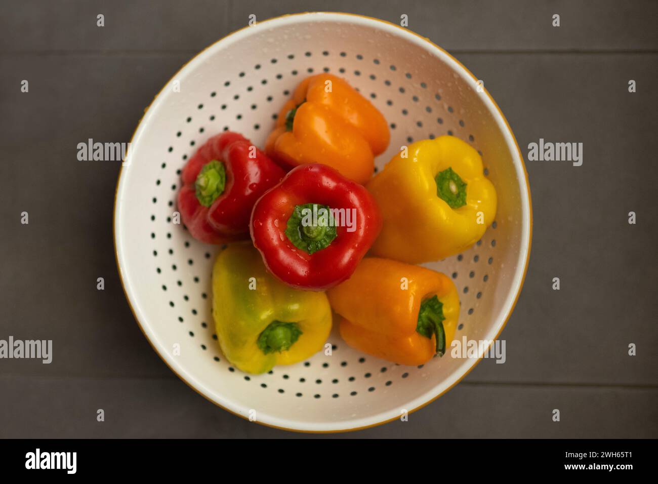 Display bright red bell peppers hi-res stock photography and images - Alamy