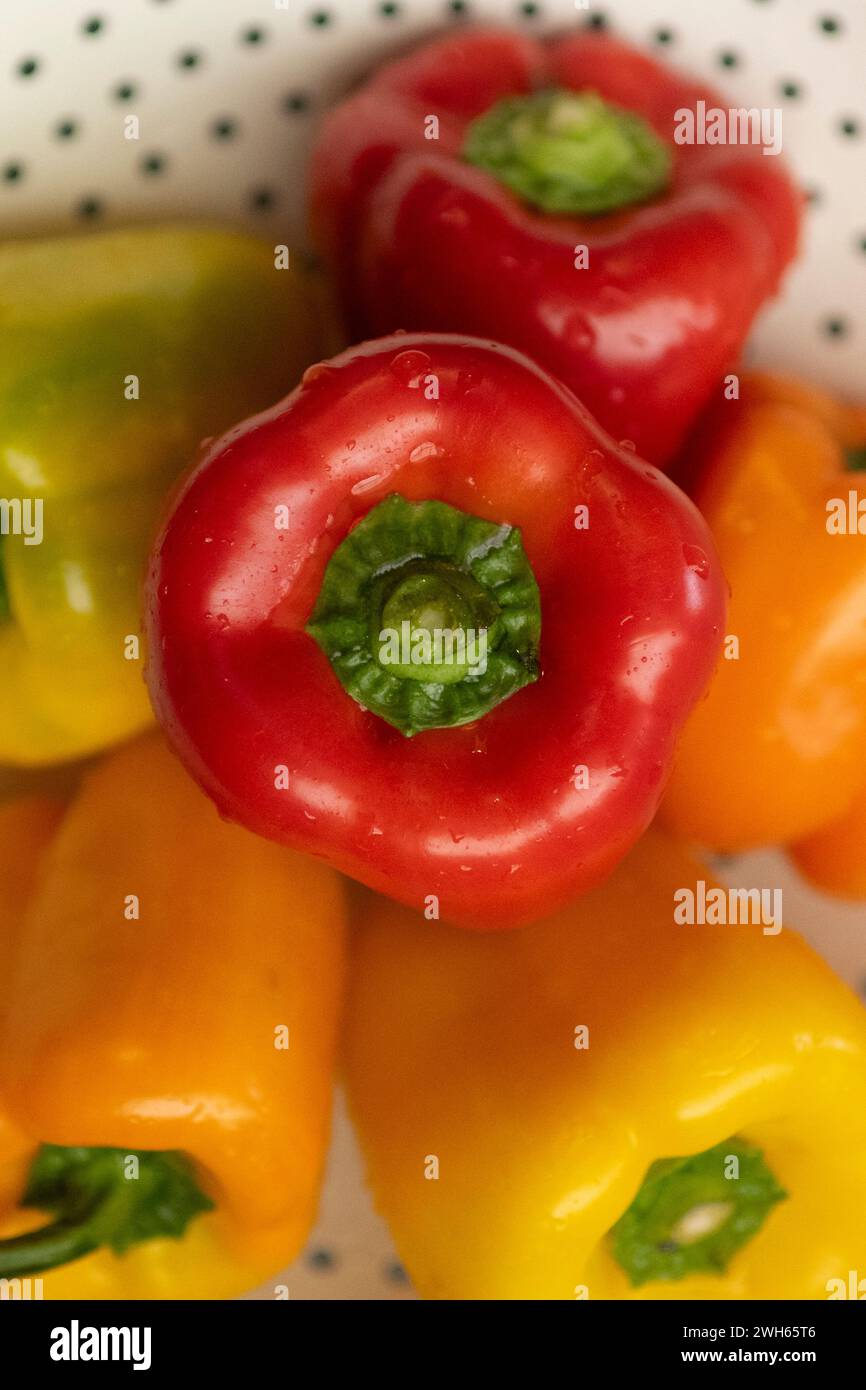 Display bright red bell peppers hi-res stock photography and images - Alamy